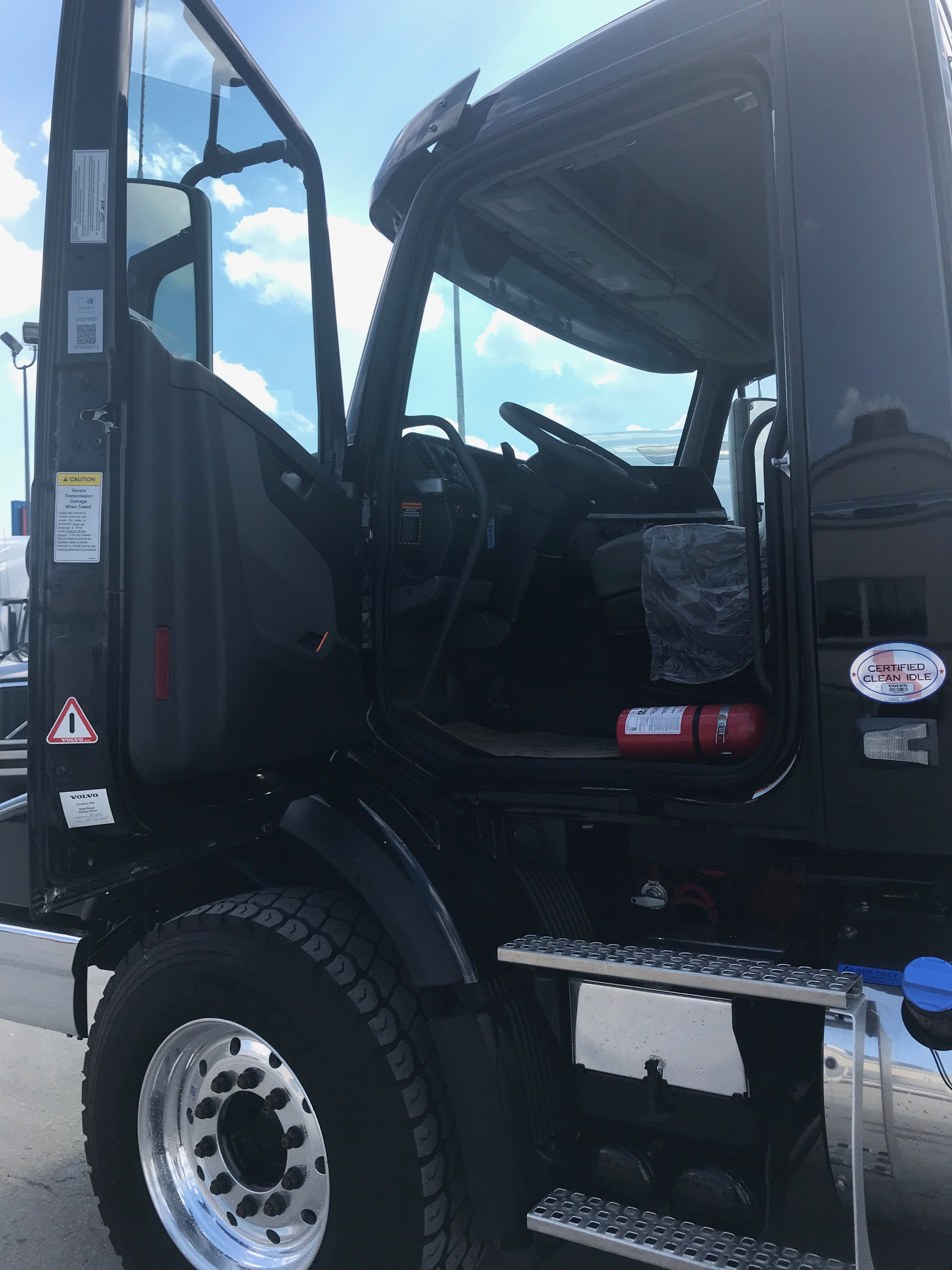 2019 VOLVO VHD64B300 (39188) – Beaver Truck Centre