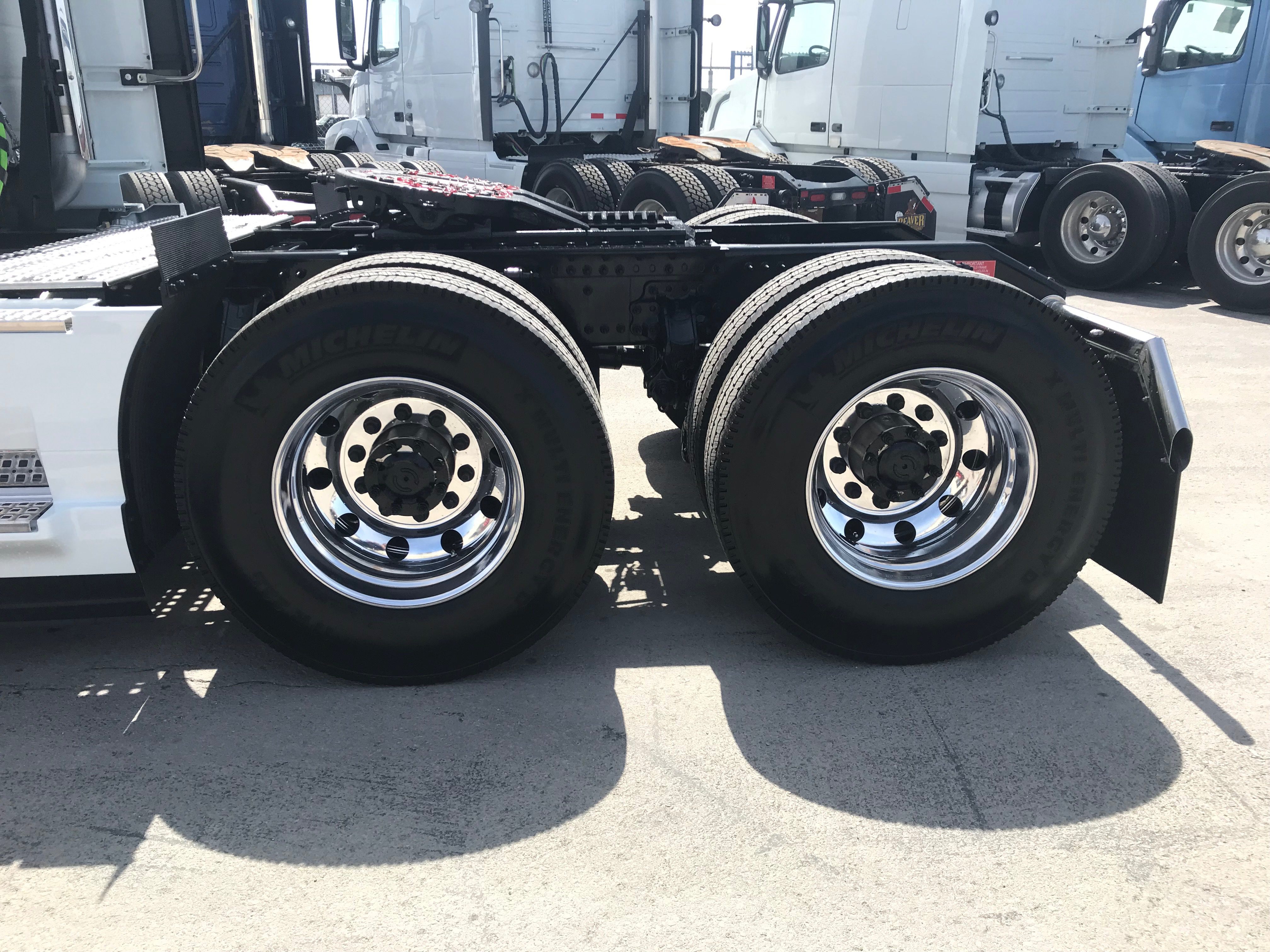 2020 VOLVO VNL64T760 CONVENTIONAL TRUCK WITH SLEEPER (40172) – Beaver ...